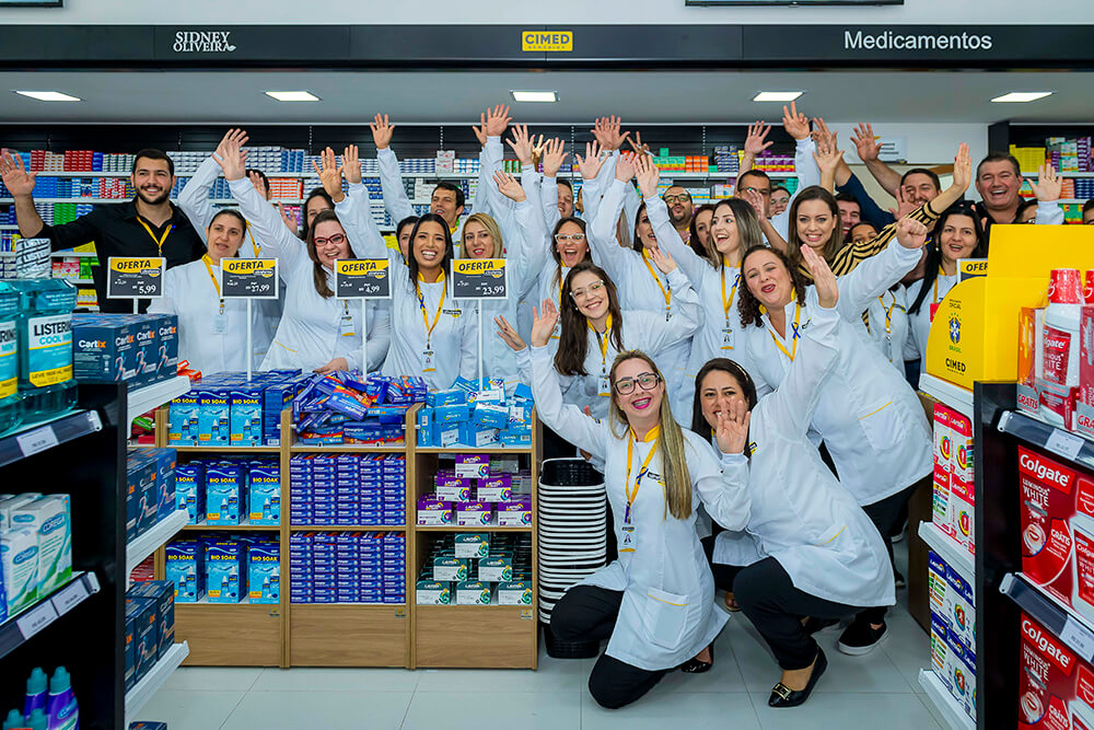 Coluna Italo | Vamos conhecer como é a moderna Ultrafarma Popular de ...