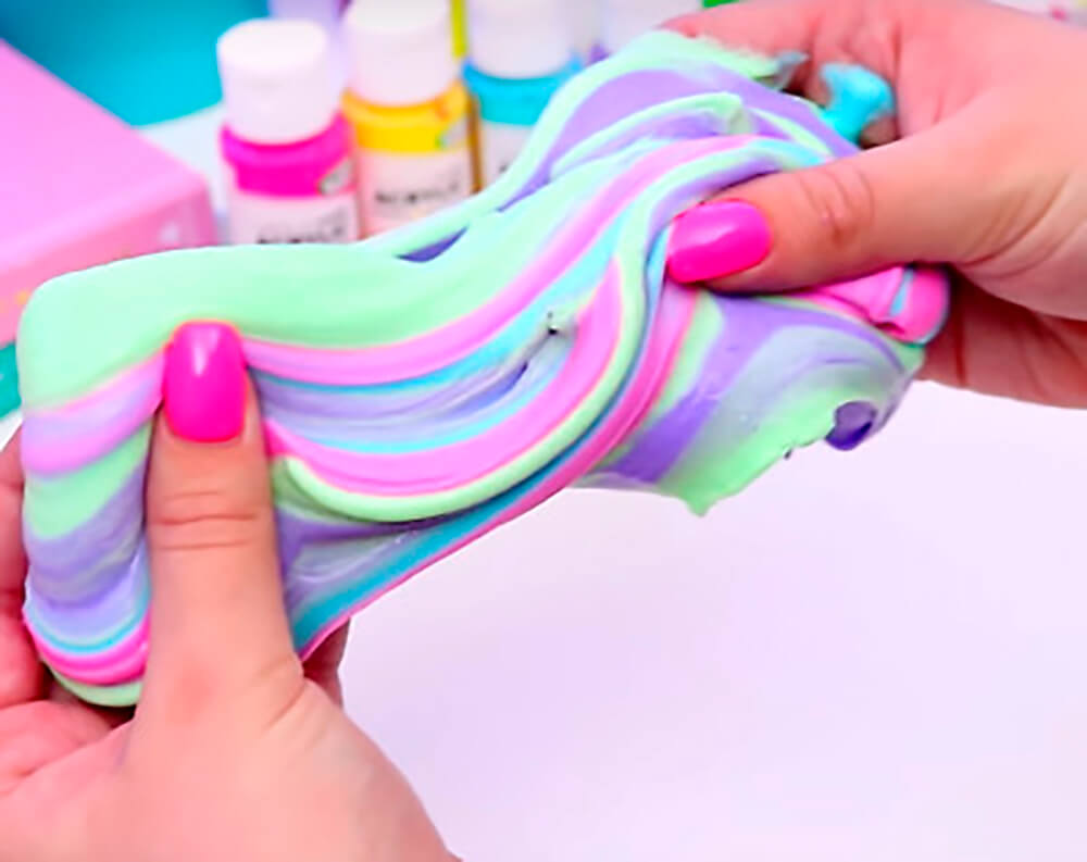 Coluna Italo | Isa Slime vai realizar oficina de slime em Umuarama