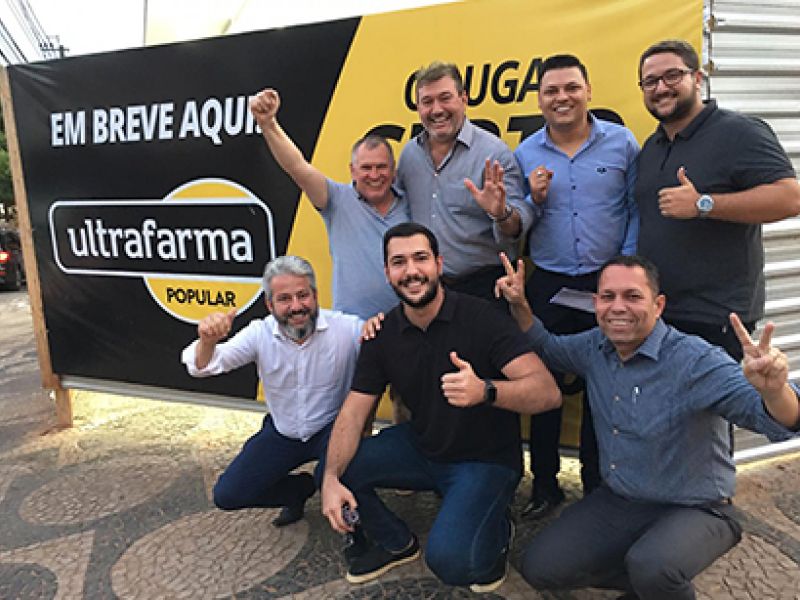Coluna Italo | Sidney Oliveira inaugura “Ultrafarma Popular” em Umuarama