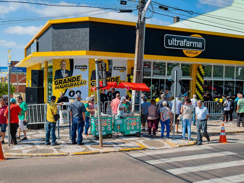 Coluna Italo | Vamos conhecer como é a moderna Ultrafarma Popular de ...